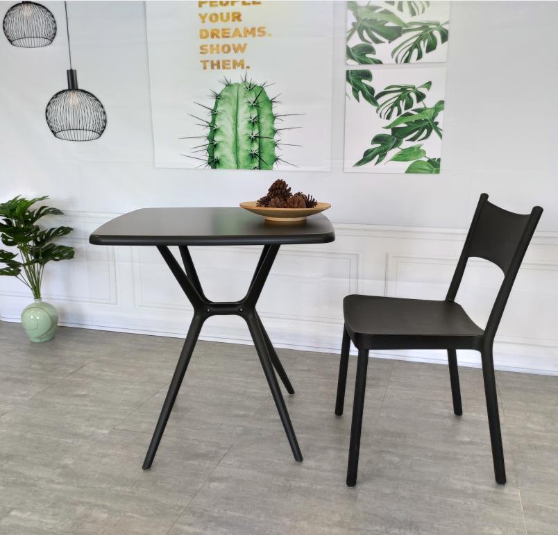 What are the advantage and trend of plastic chairs? | bzmaka