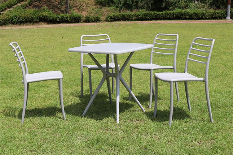 6 Types of Chairs For Outdoor Use | bzmaka